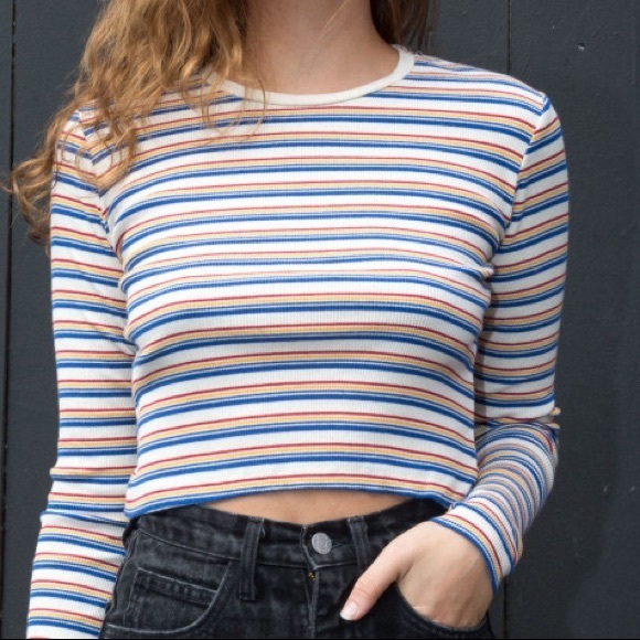 Brandy Melville | Tops | Brandy Melville Santana Long Sleeve Crop Top ...